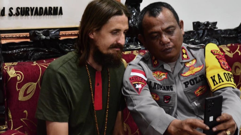 NZ pilot Phillip Mehrtens released by pro-independence rebels in Papua ...