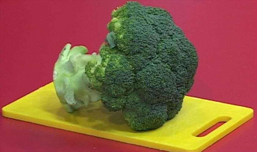 Video Fast Food: Broccoli and Chilli Pasta - ABC Everyday