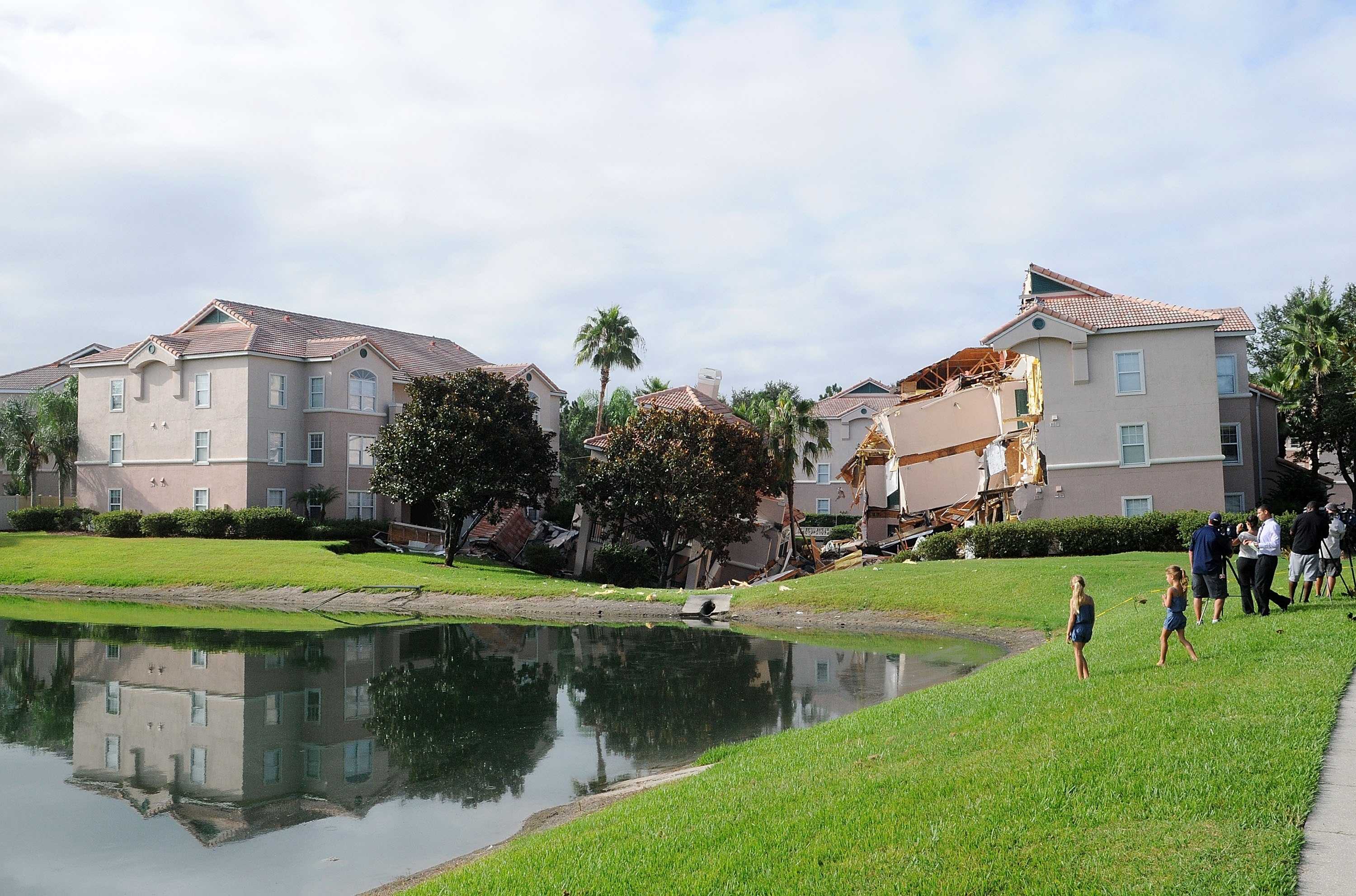 Resort guests evacuated after sinkhole causes Florida holiday villa to ...