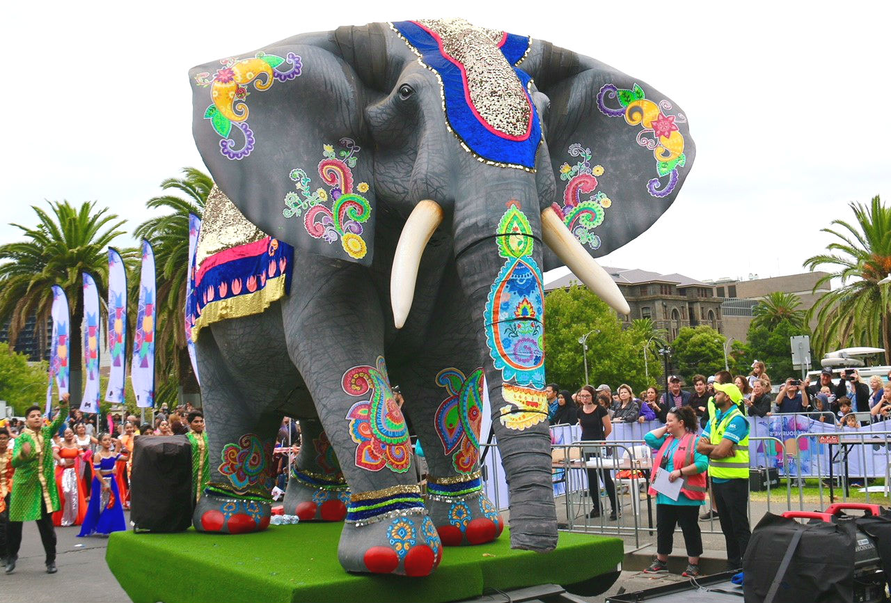 Moomba parade 2018: Colourful costumes and floats on show for parade's ...