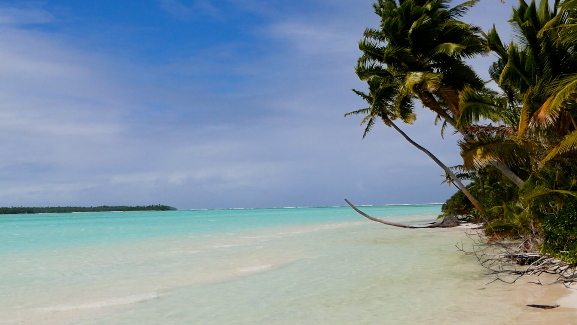 The turquoise waters of West Island looking across to Pulu Maraya ...