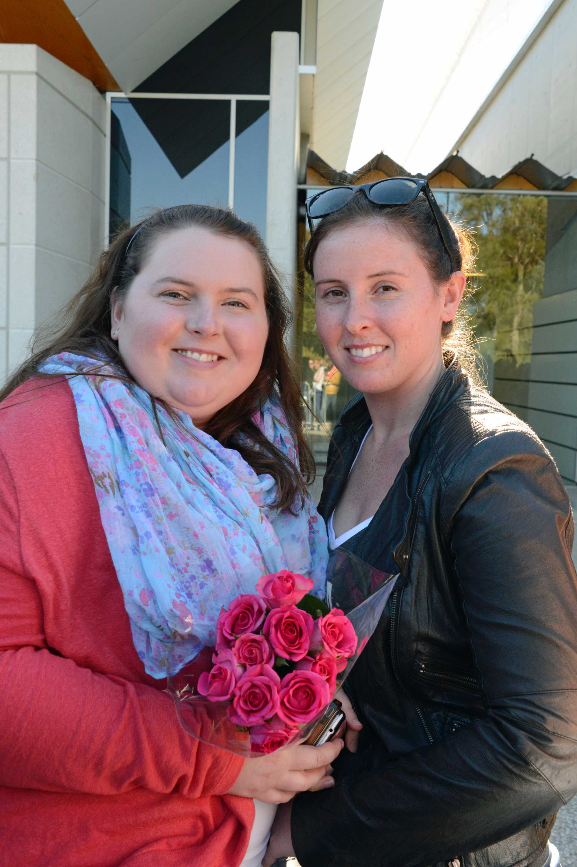 Duke and Duchess of Cambridge delight crowds outside National Portrait ...