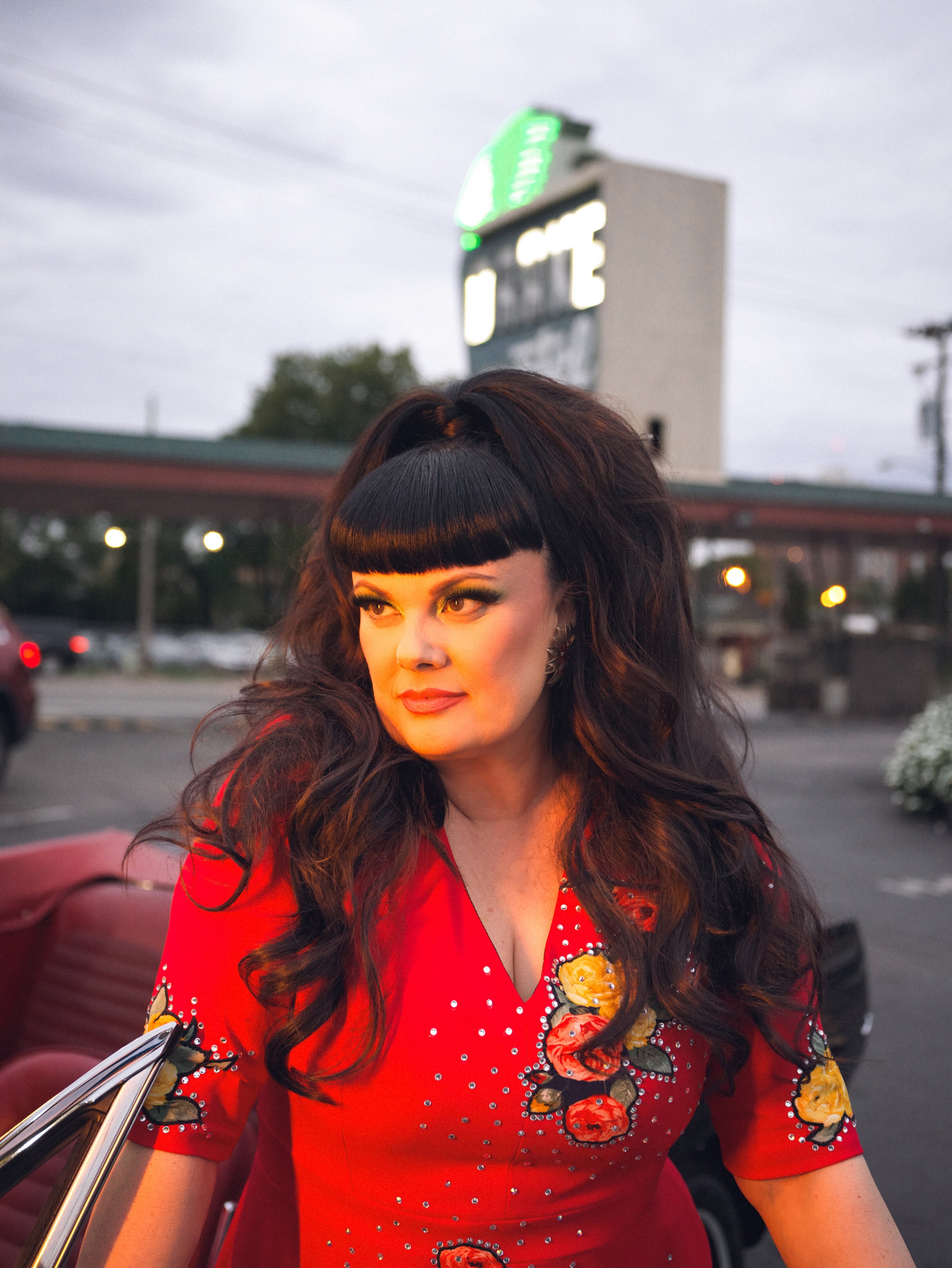 The electrifying neon of Tami Neilson's 10th album, plus Jackson Dean ...