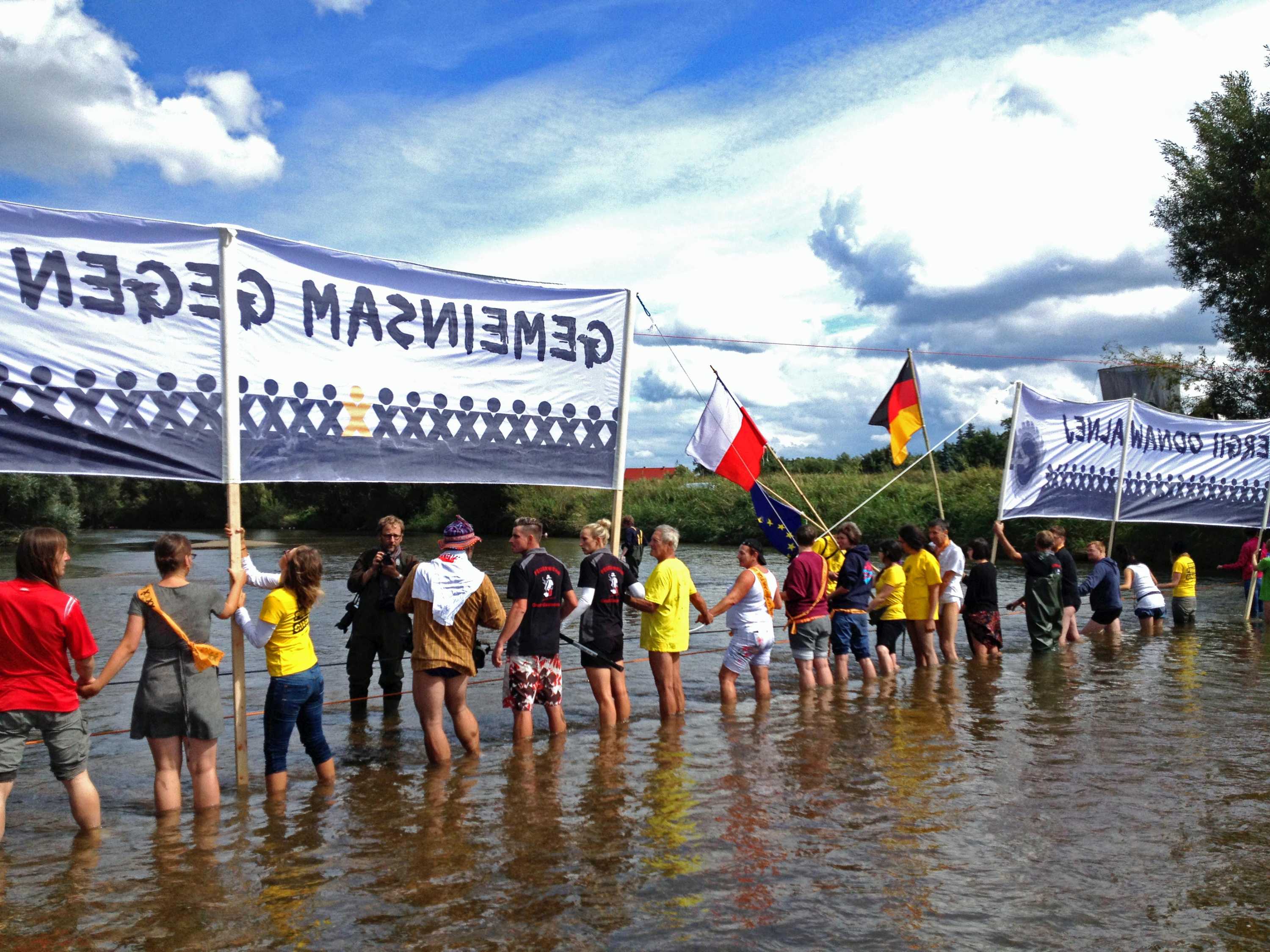 Thousands protest against coal mining, forming 8km human chain in River ...