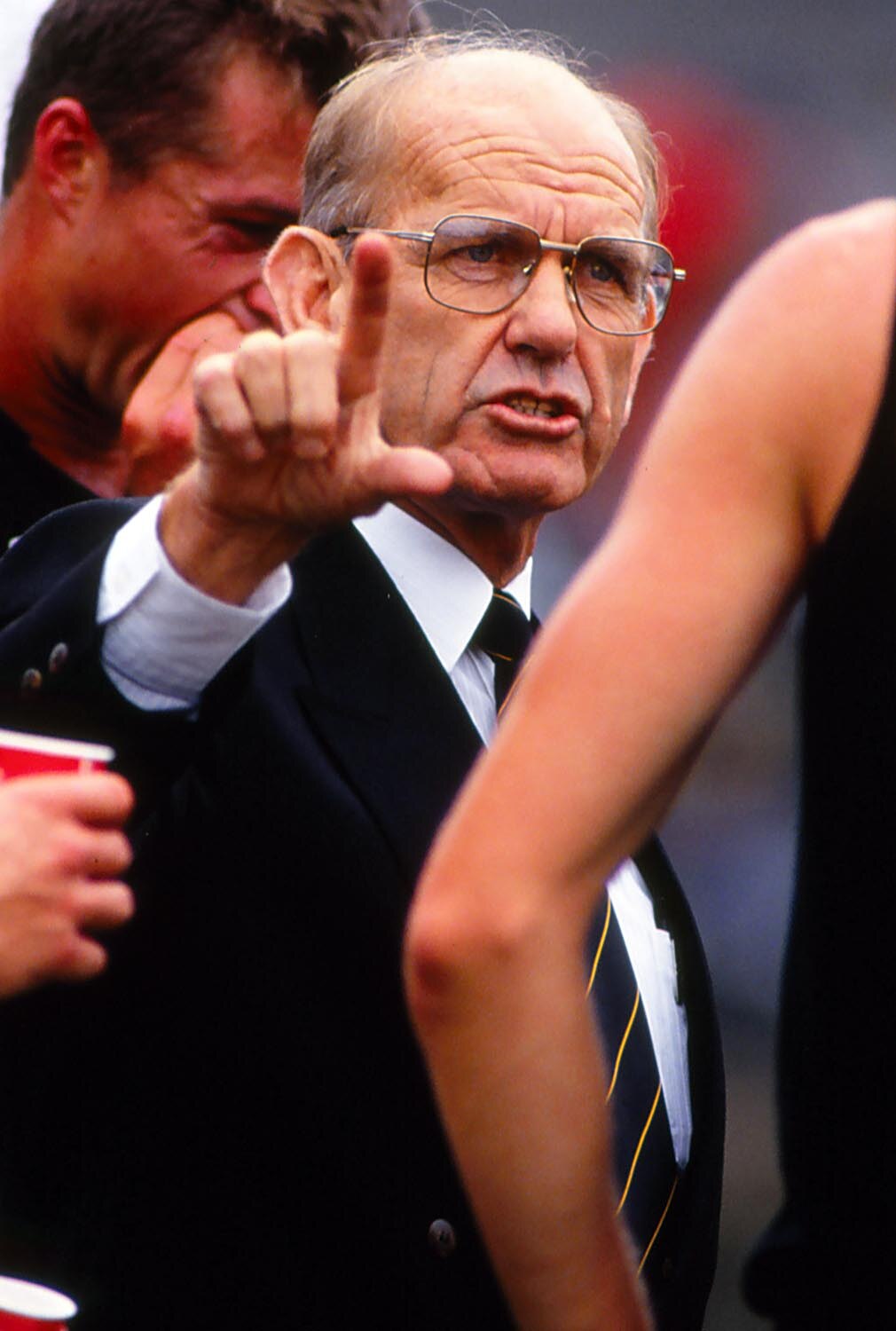 AFL coaching legend Jeans dies - ABC News