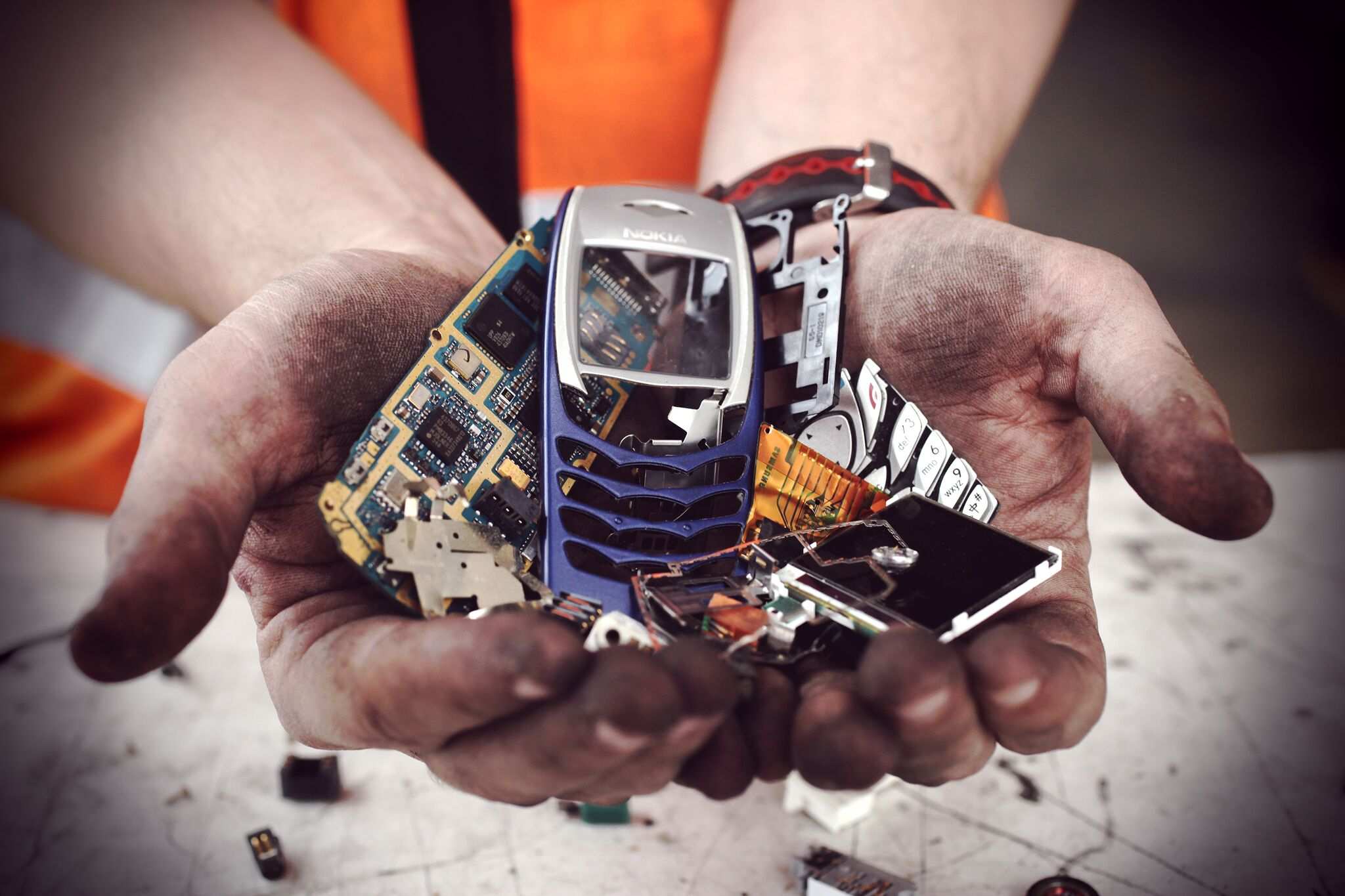Why it's so hard to get your tech fixed - triple j