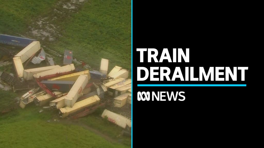 Freight train derails west of Melbourne - ABC News