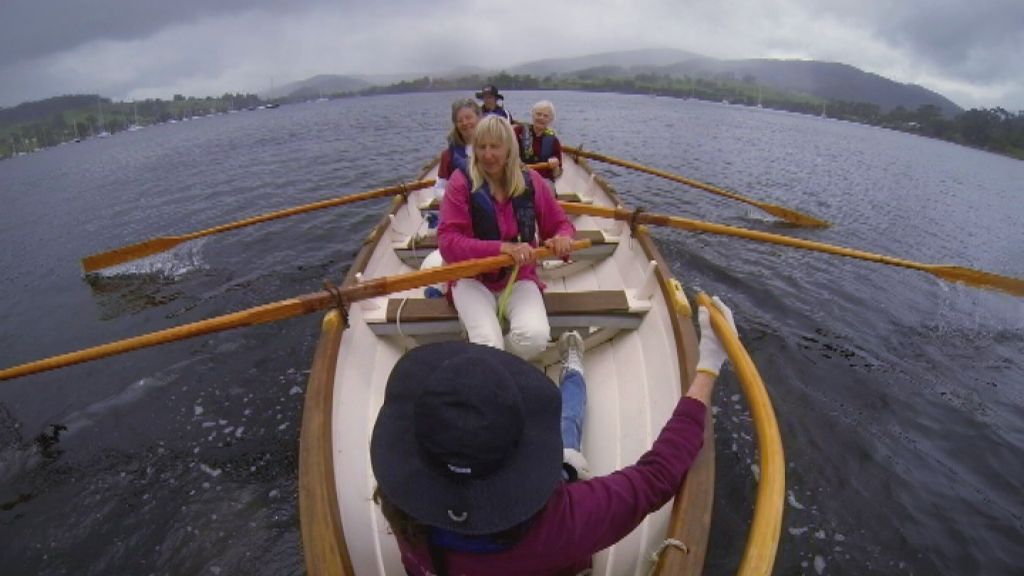 The boat building project bringing communities together. - ABC News