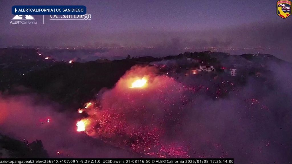 Timelapse captures rapid spread of Los Angeles wildfires - ABC News