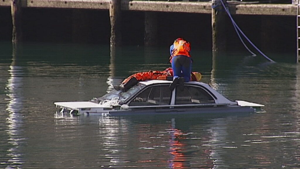 SES rescue drill in Sydney's Darling Harbour shows the danger of ...