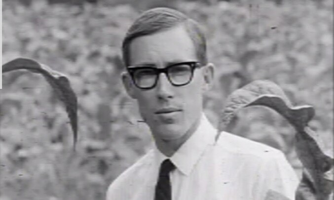 ABC journalist reports on Australia's tobacco industry in 1964 - ABC News