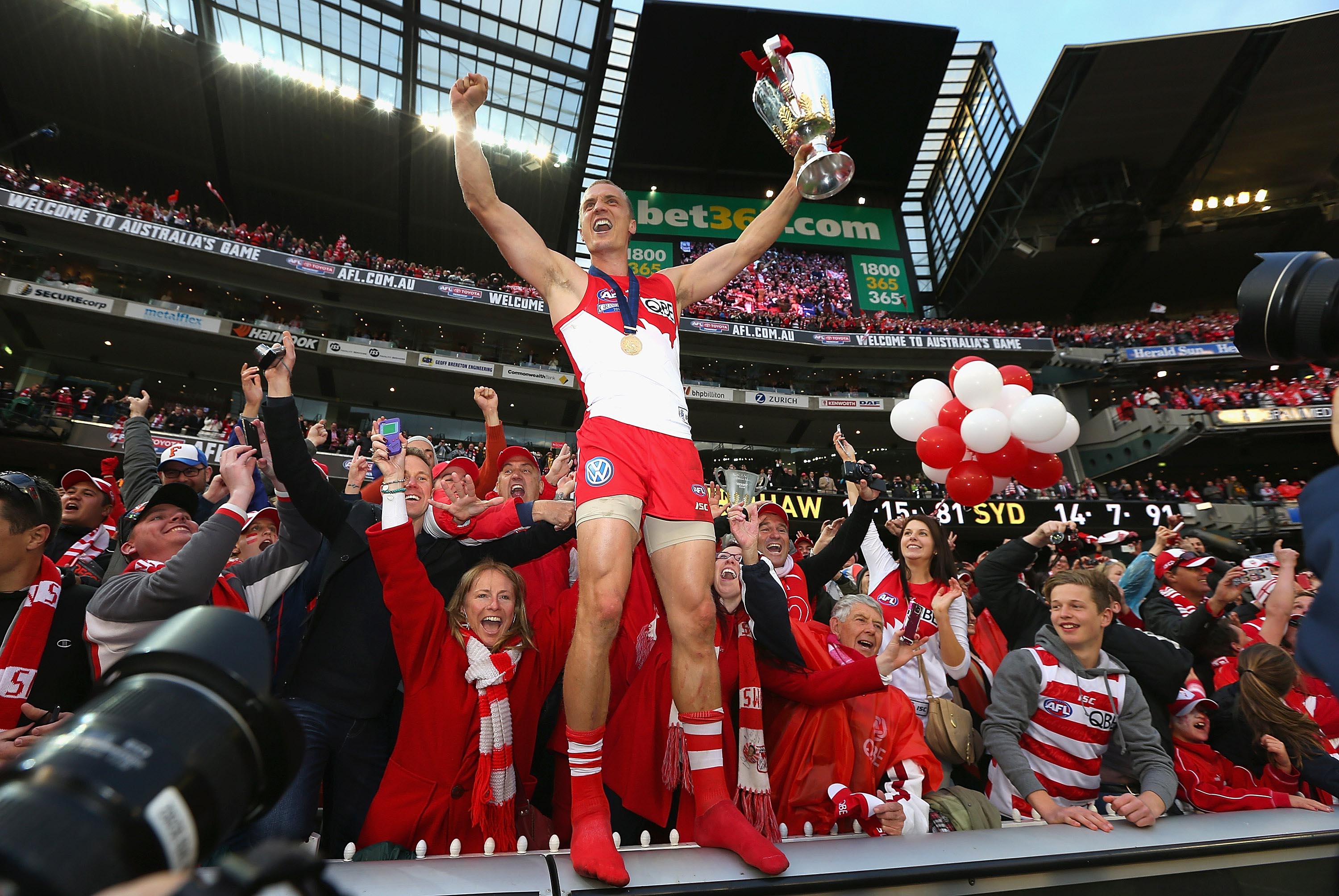 Swans snatch victory in classic grand final - ABC News