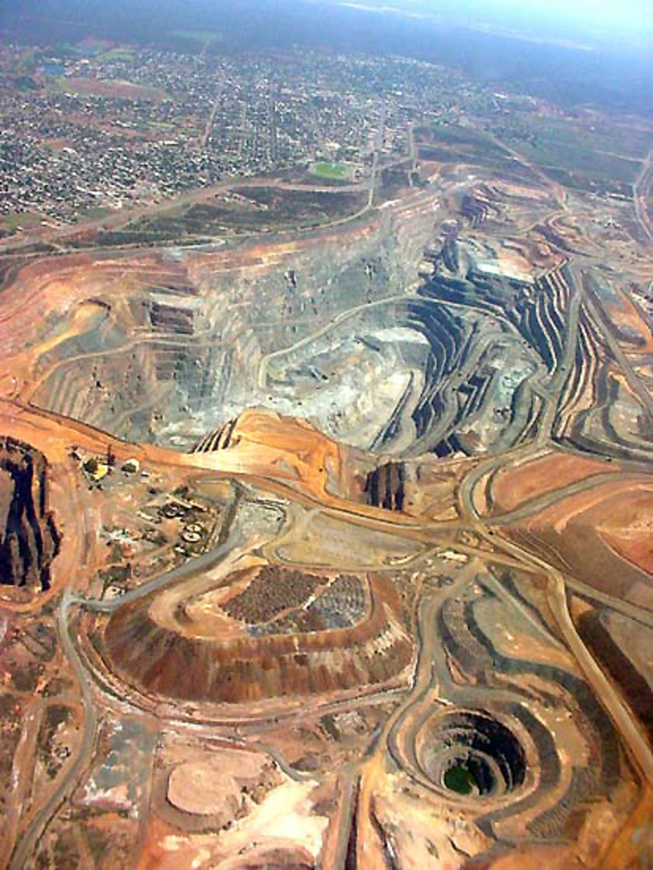 WA mining town tackles health problems - ABC News