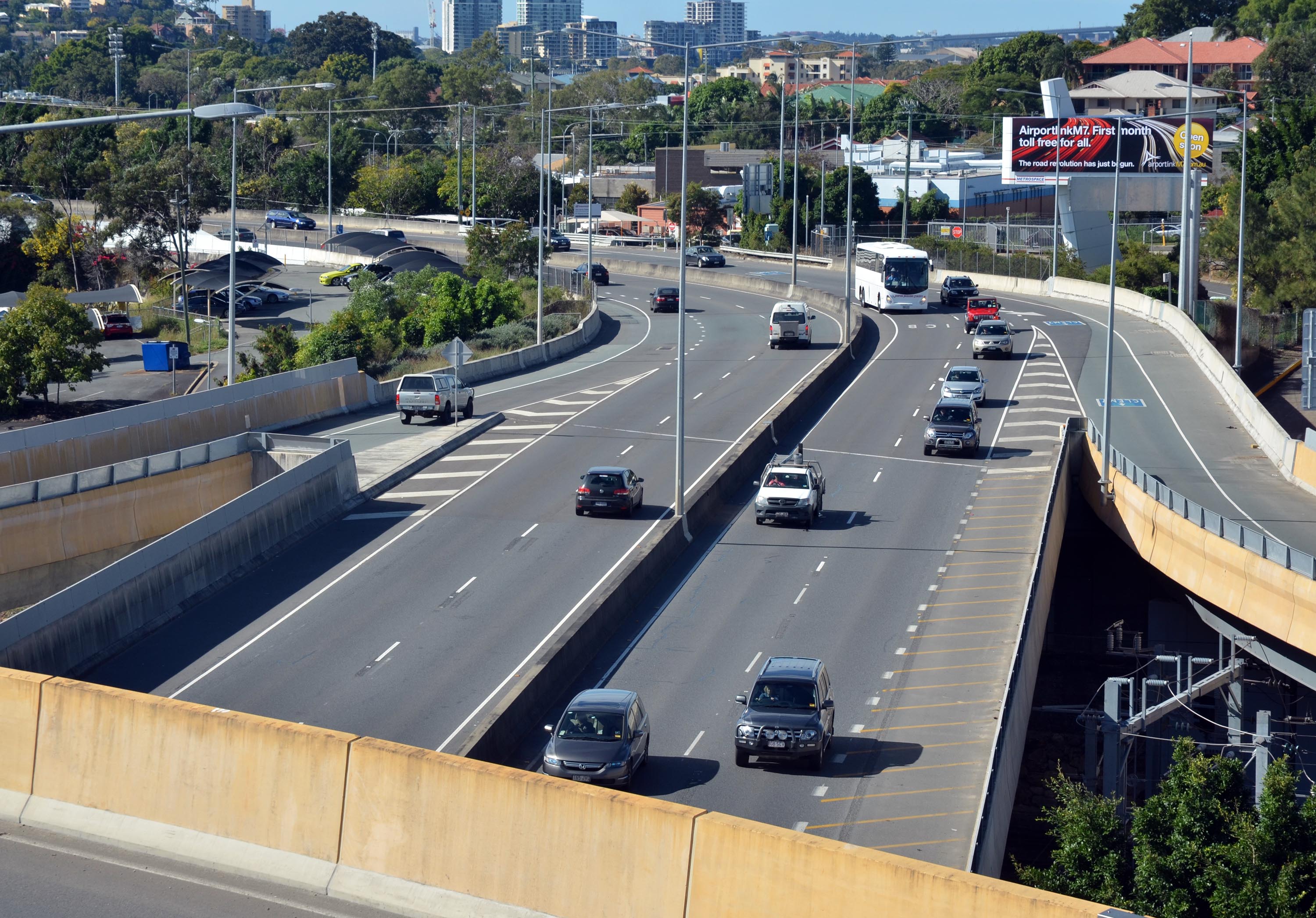 Brisbane toll hike to pay for Inner City Bypass upgrade - ABC News