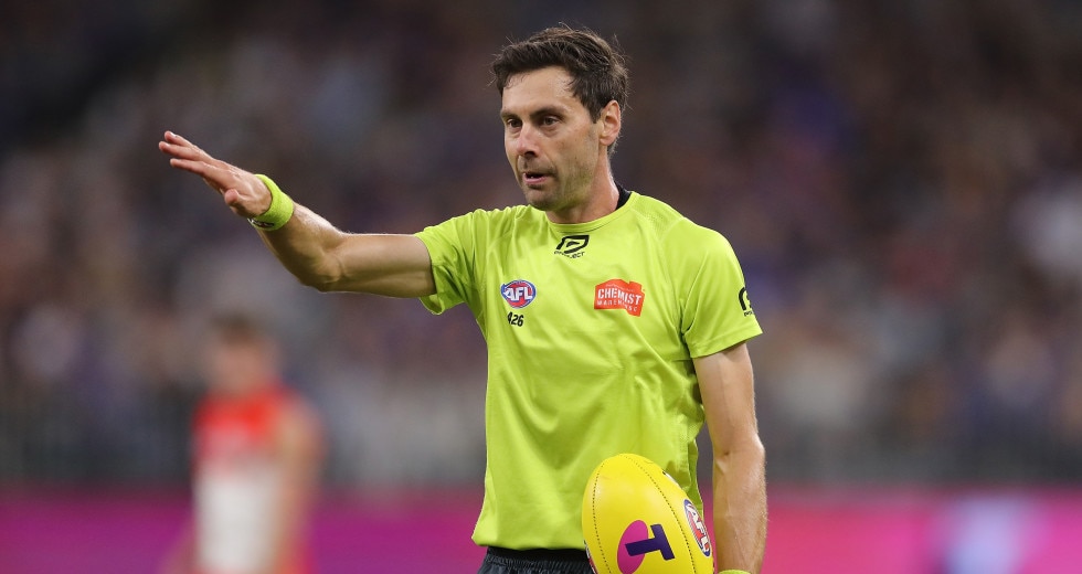 Craig from SA is umpiring the AFL Grand Final - ABC listen