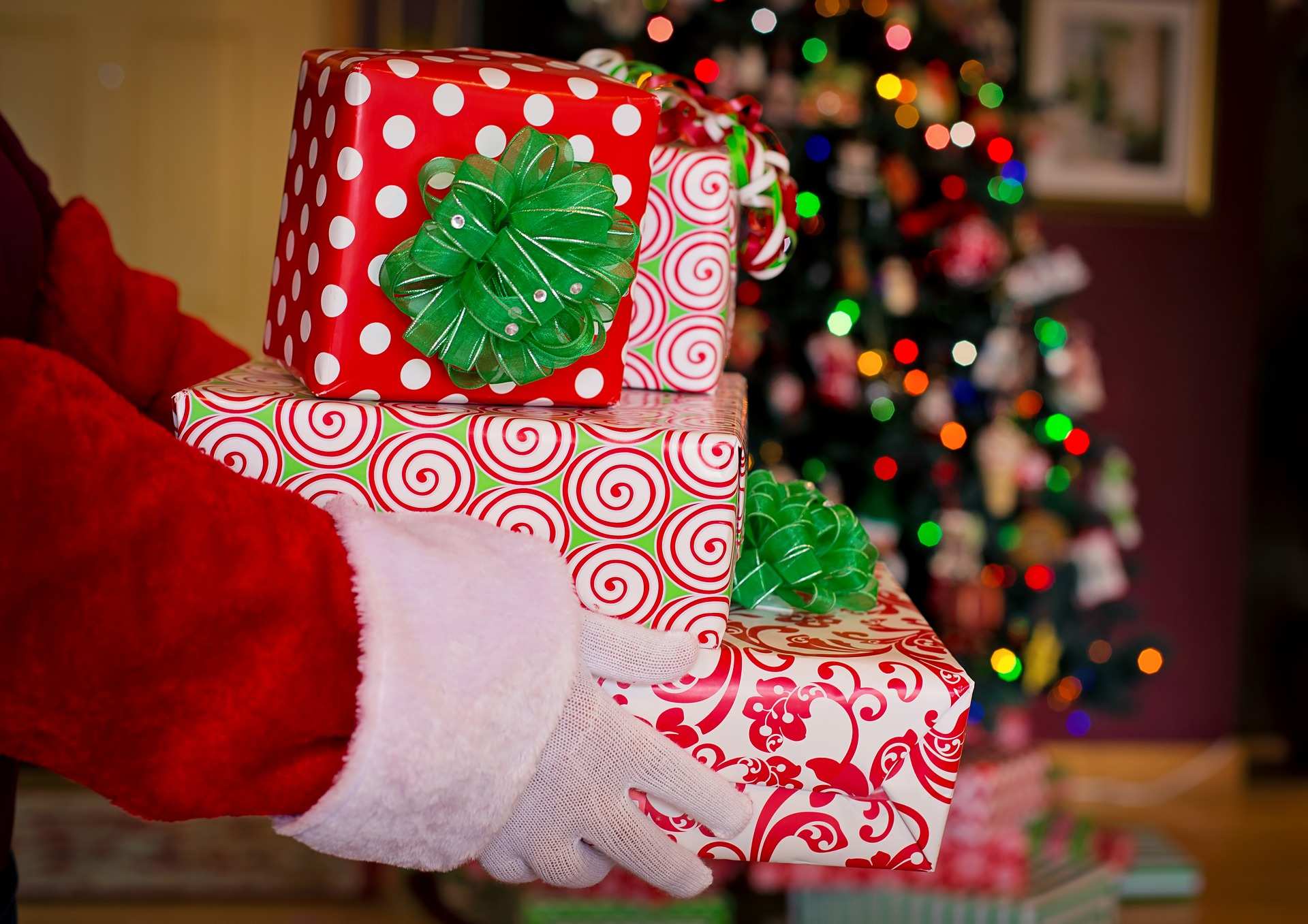 Christmas gifts galore for Canberra children as Auslan Santa comes to ...