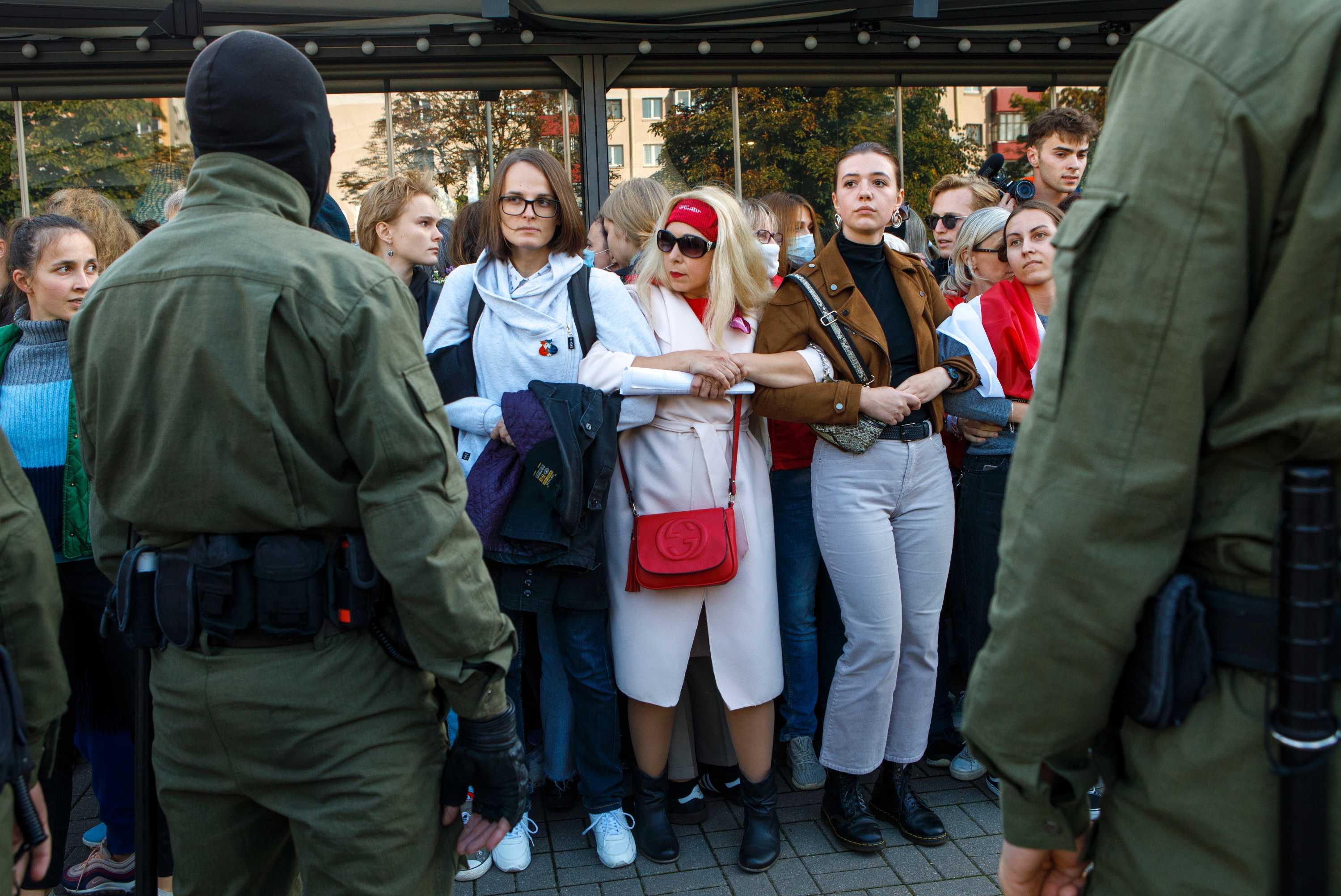 Belarus police arrest hundreds of women in Minsk 'Sparkly March ...