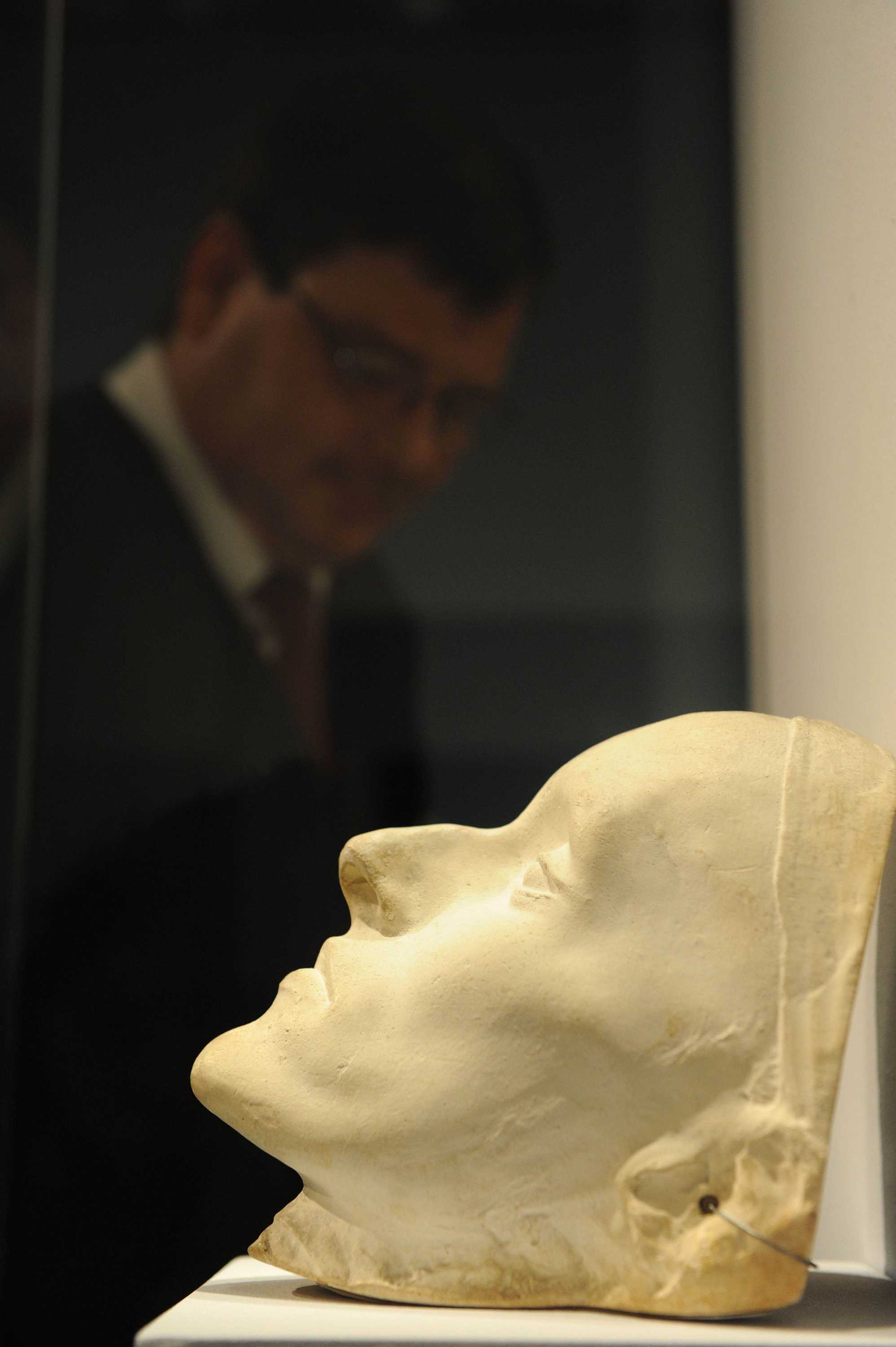 Britain appeals to keep cast of Napoleon Bonaparte's death mask - ABC News