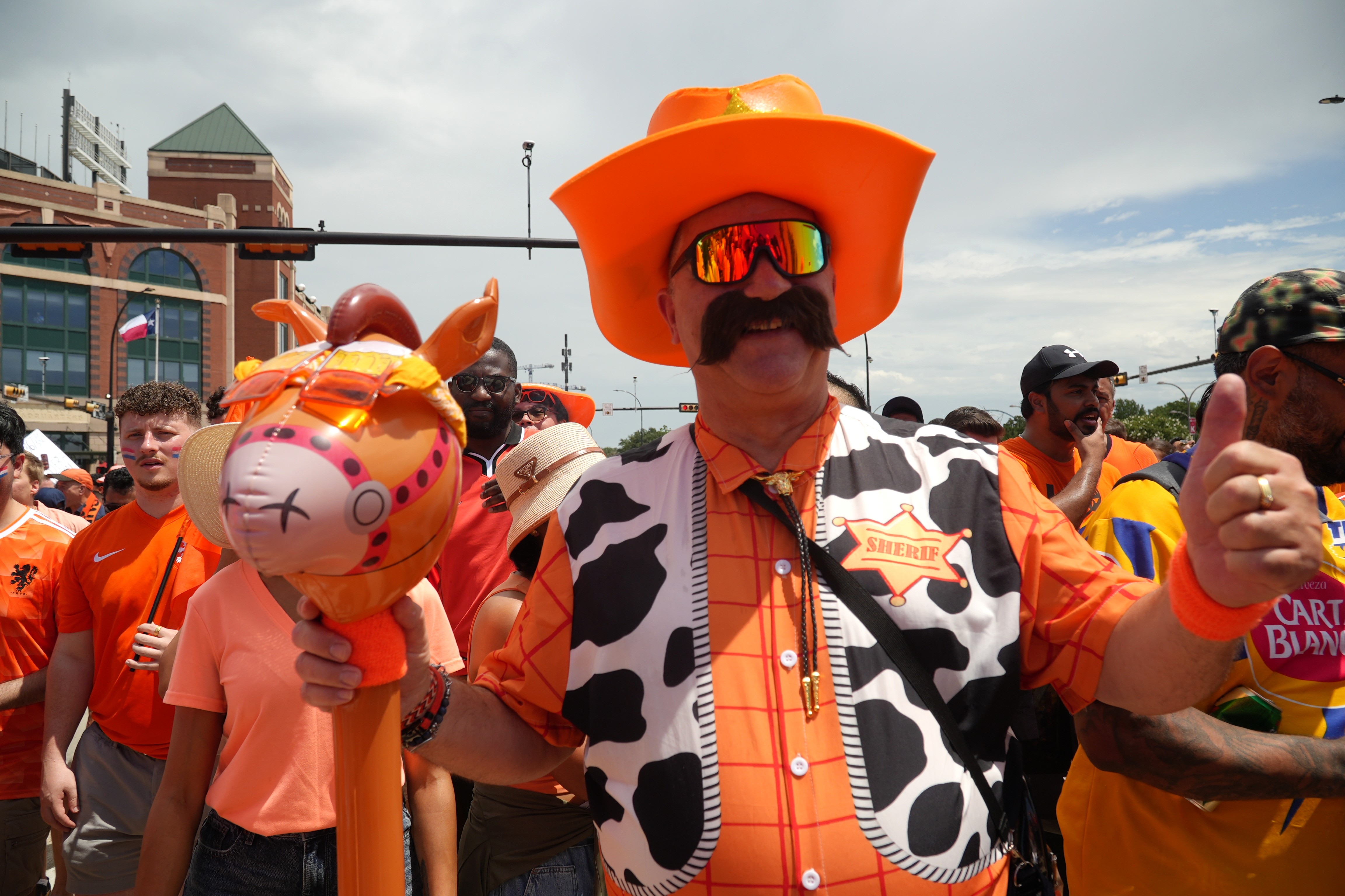 World Cup fans flock to Dallas - ABC listen