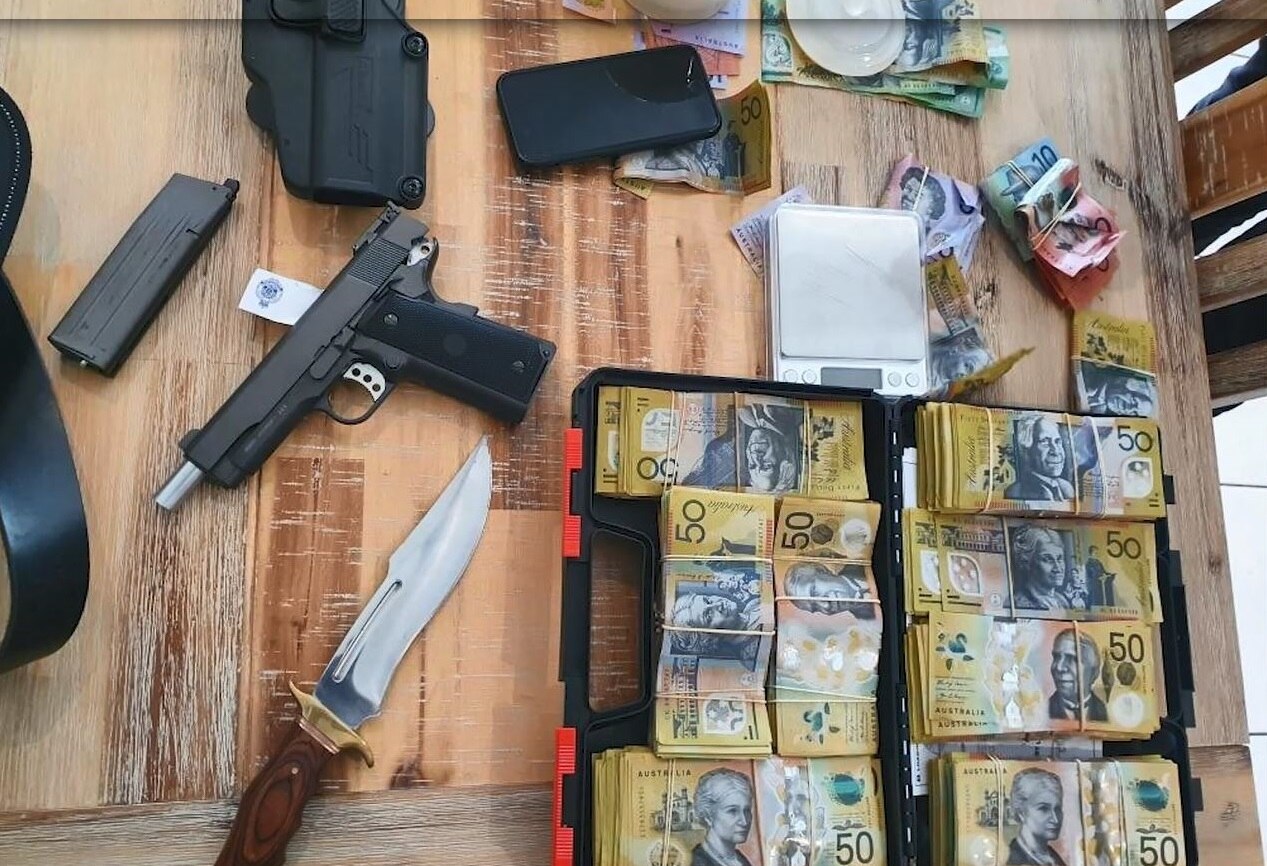 Police raids on bikie gangs in the Mackay area - ABC News