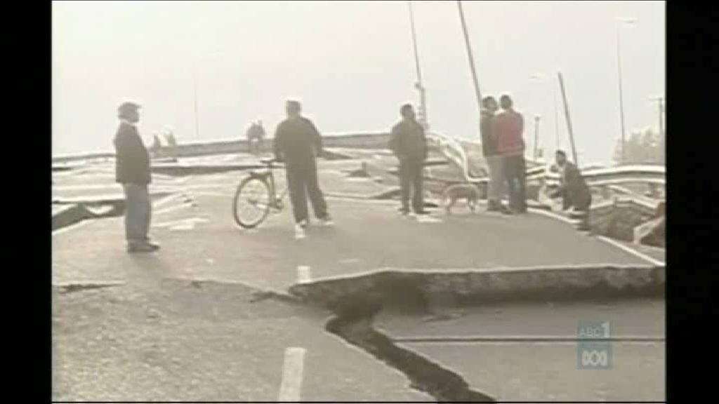 Earthquake terror hits Chile - ABC News