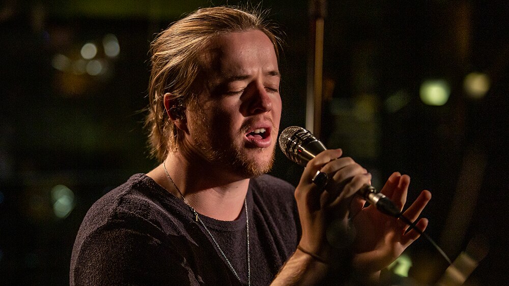 SAFIA cover Queens of the Stone Age 'No One Knows' for Like A Version ...