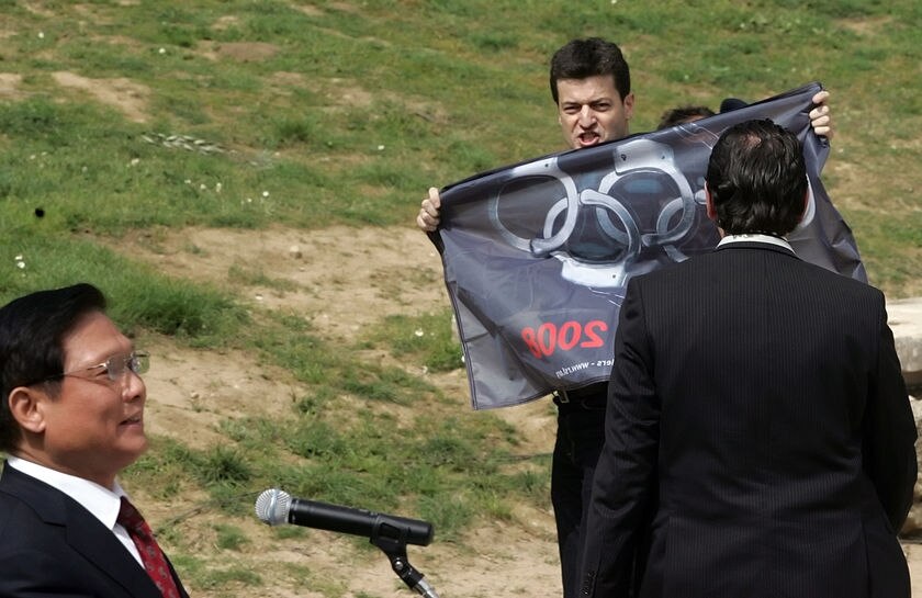 Protesters gatecrash Olympic ceremony - ABC News