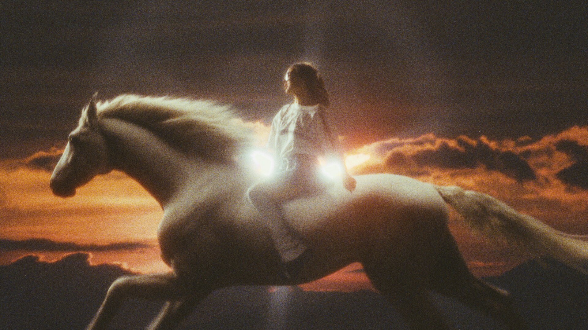 Feature Video: Mallrat - Hocus Pocus - ABC Rage