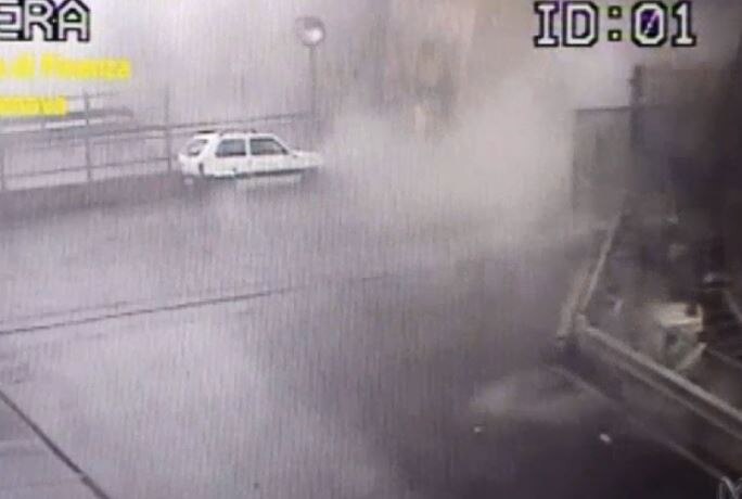 Italy bridge collapse: CCTV footage shows moment roadway fails - ABC News