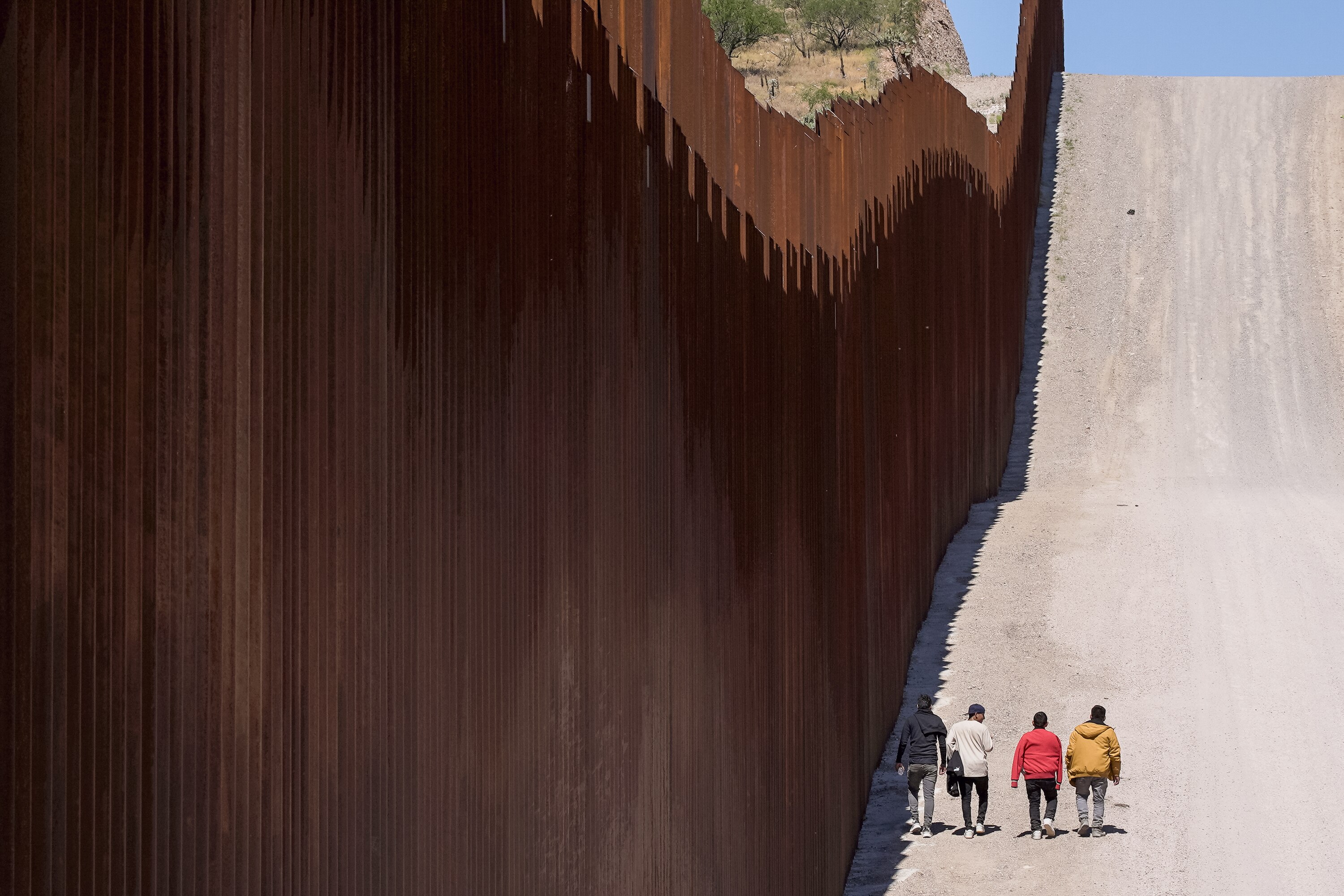 At Trump's unfinished border wall, an immigration crisis and a ...