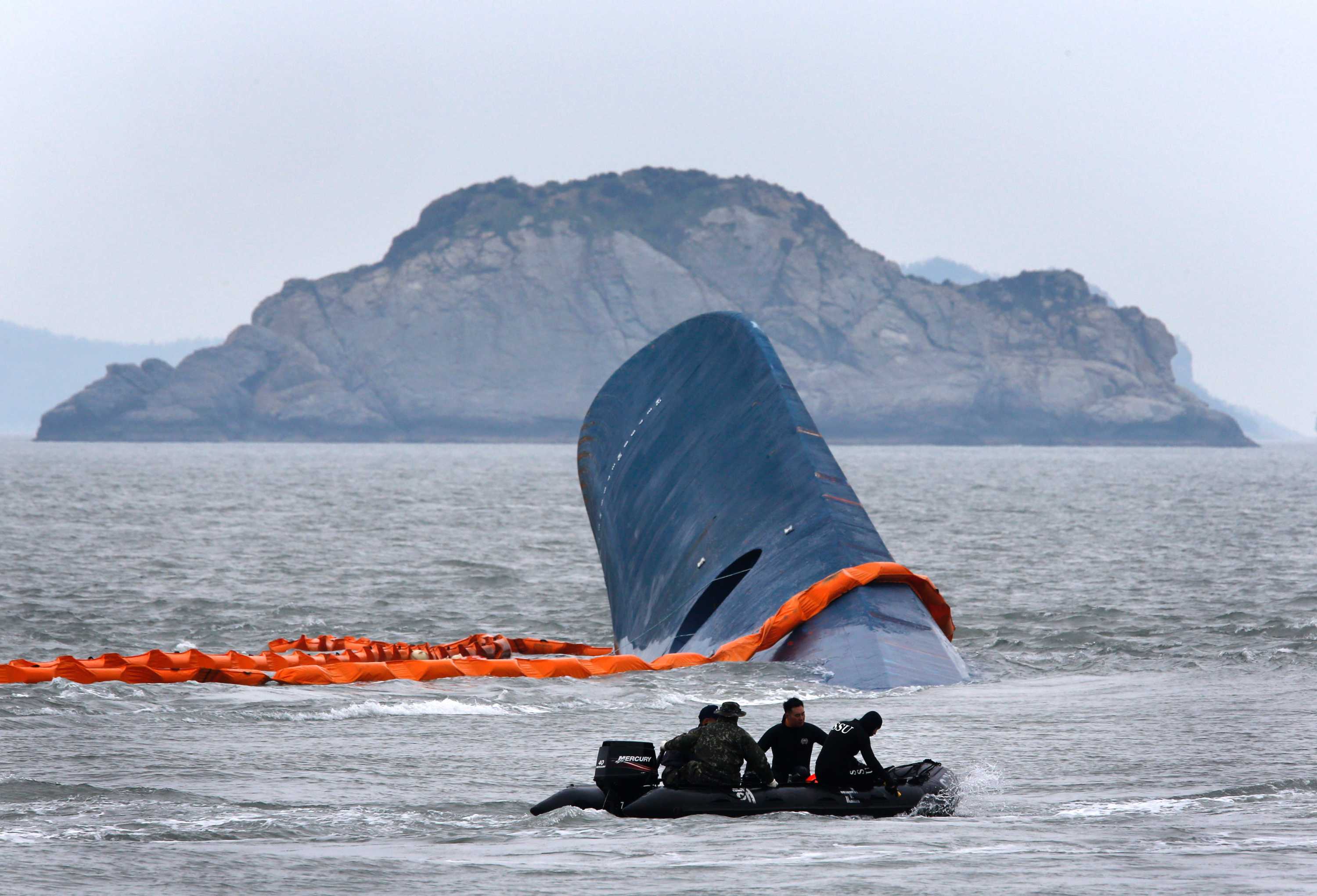 Sewol ferry disaster: South Korea begins operation to lift sunken ferry ...