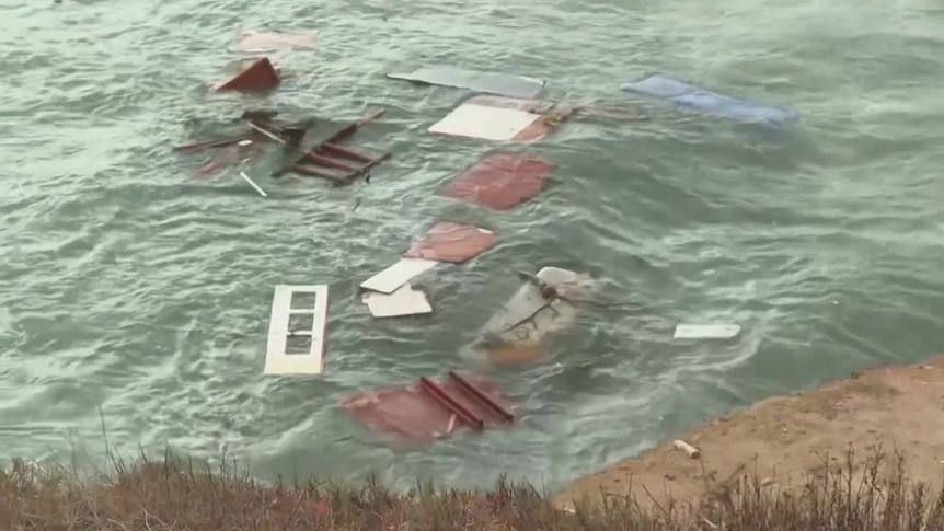 Suspected smuggling boat capsizes off San Diego coast - ABC News Suspected smuggling boat capsizes off San Diego coast - ABC News