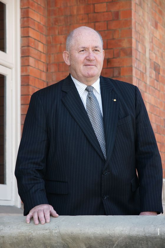 Cosgrove retires as War Memorial chairman - ABC News