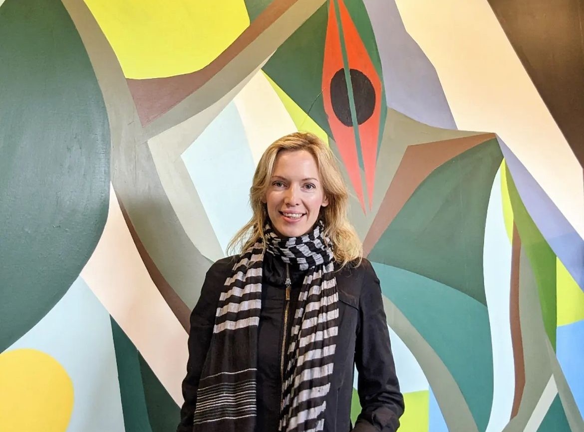 Live artwork from Adelaide abstract artist helps fund not-for-profit ...