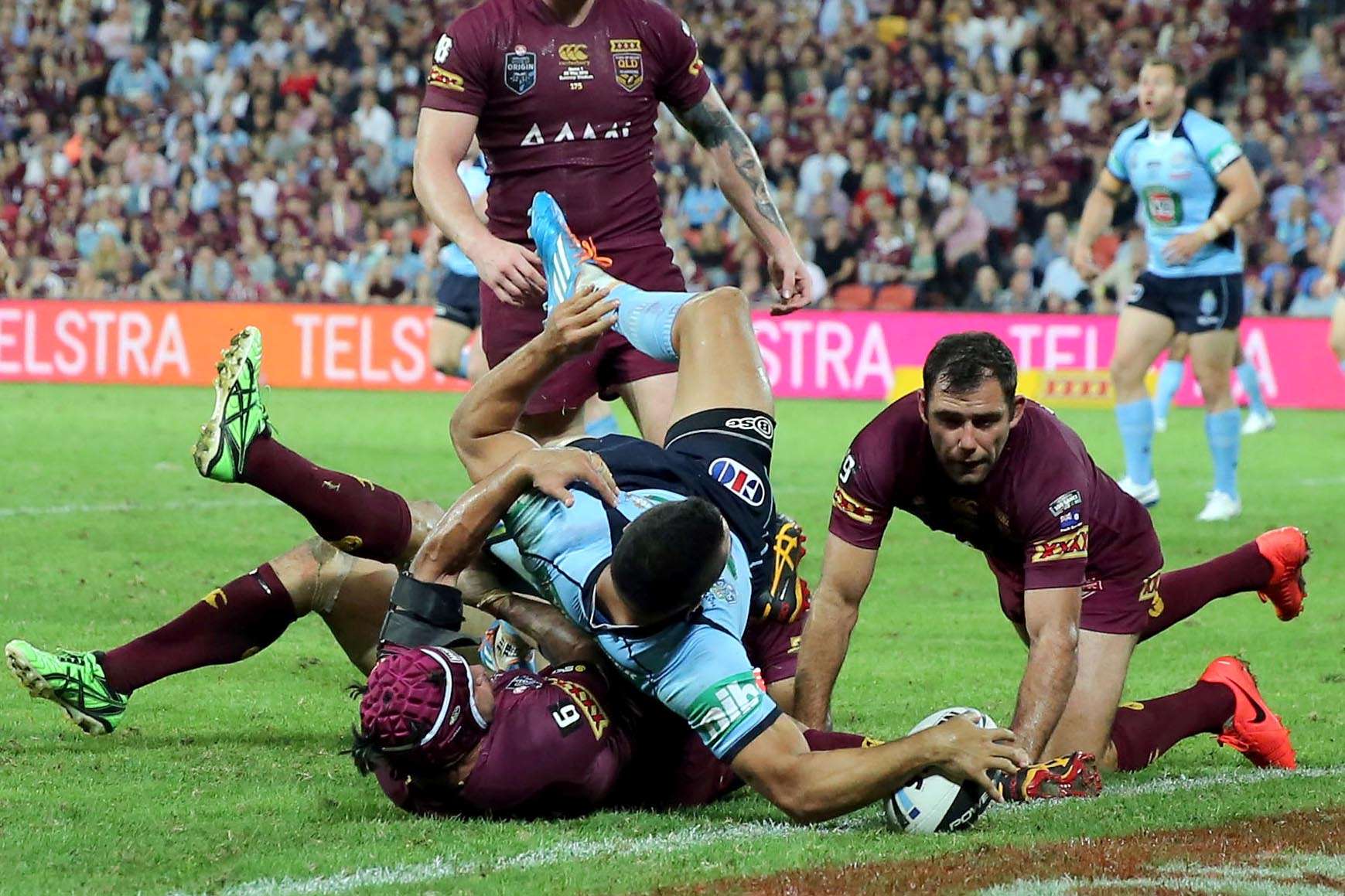 New South Wales beats Queensland 12-8 in State of Origin I at Lang Park ...