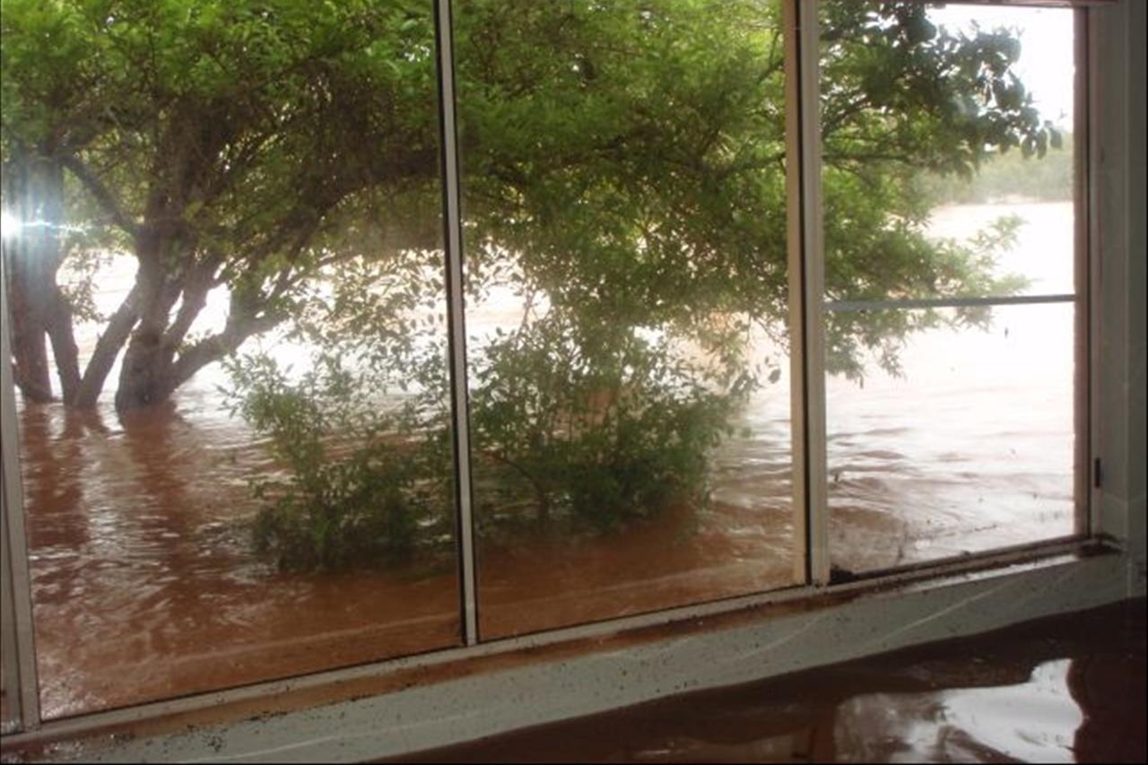 High tide at Lucy Creek - ABC News