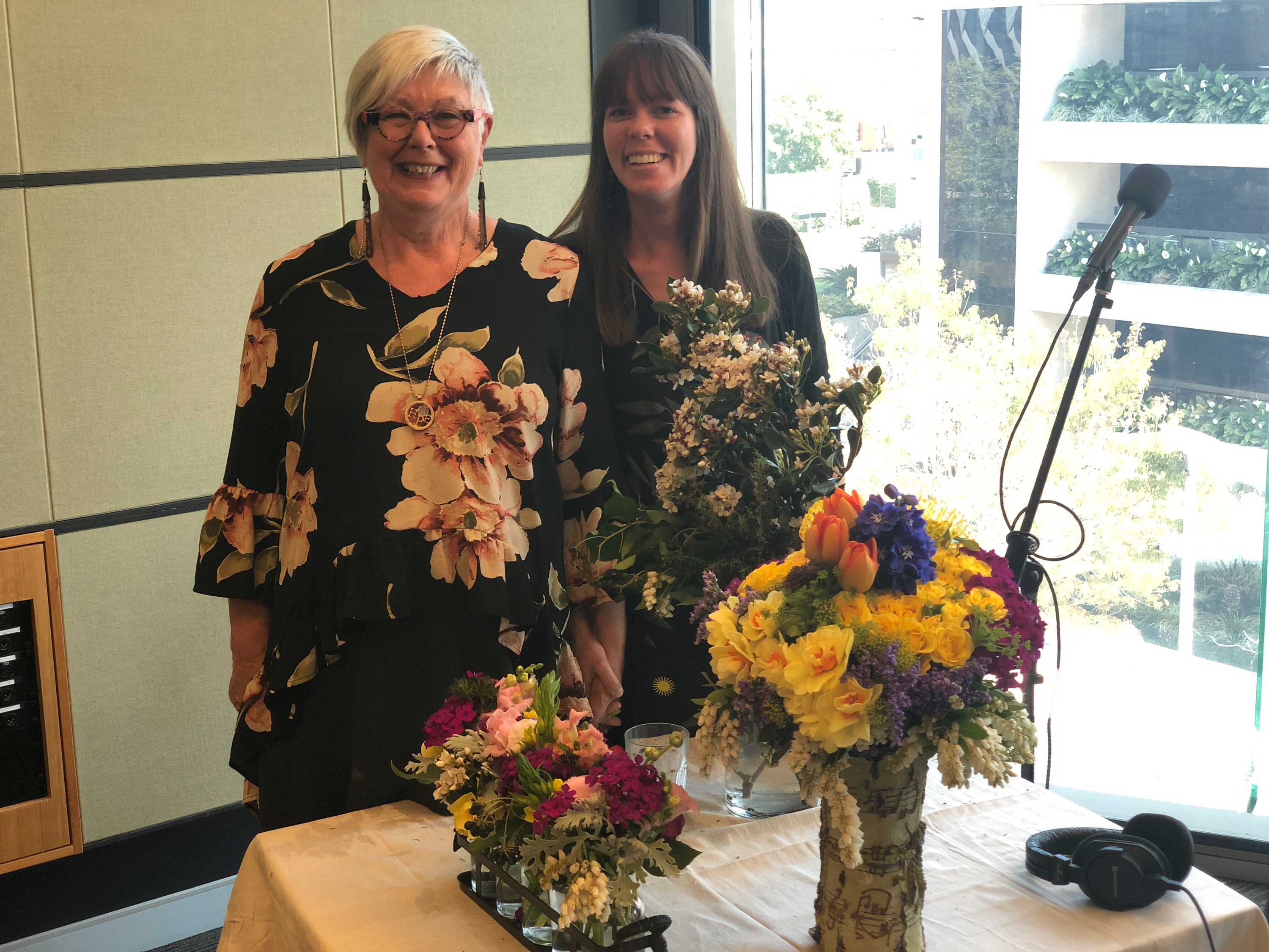 Art in bloom: Anja and Alicia Van Goor's floral inspiration - ABC listen