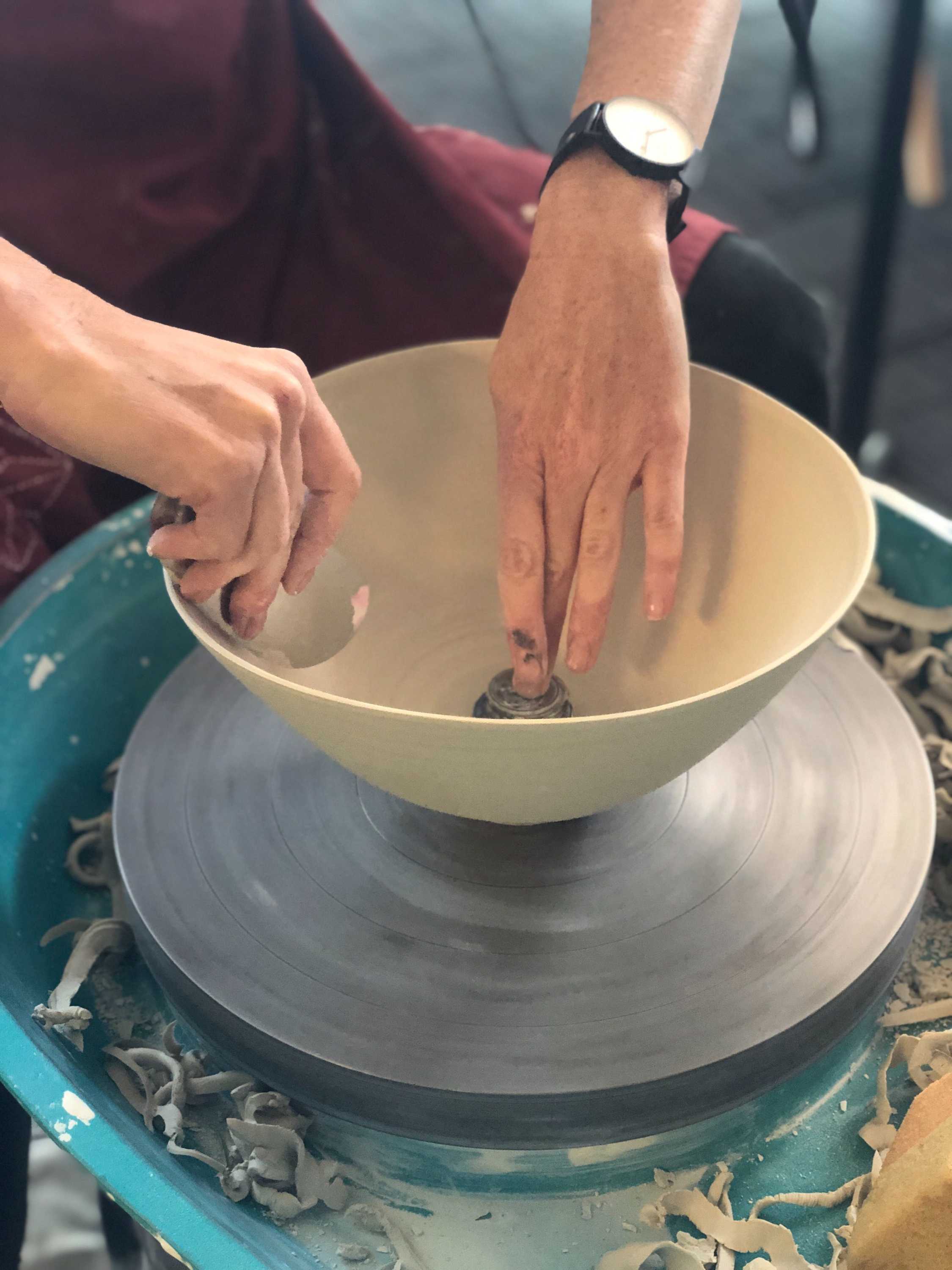 Shannon Garson brings her wheel and throws some clay in the studio - ABC Radio National