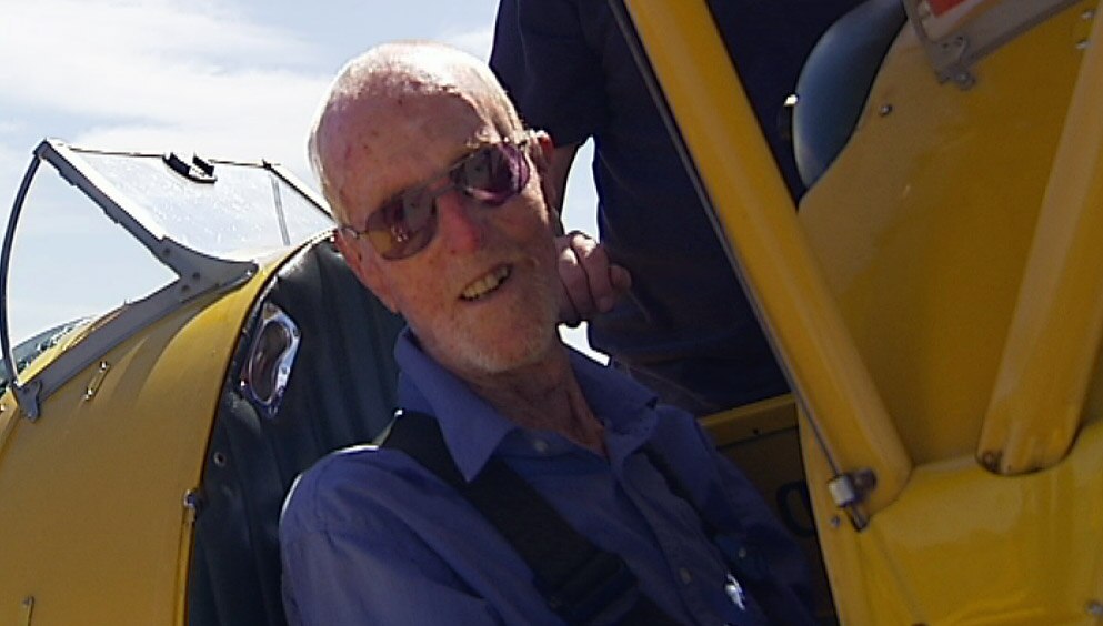 At 95, Spitfire pilot returns to the skies - ABC News