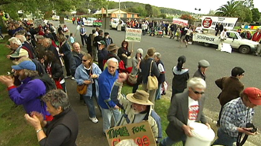 21 arrested over community cabinet pulp protest - ABC News