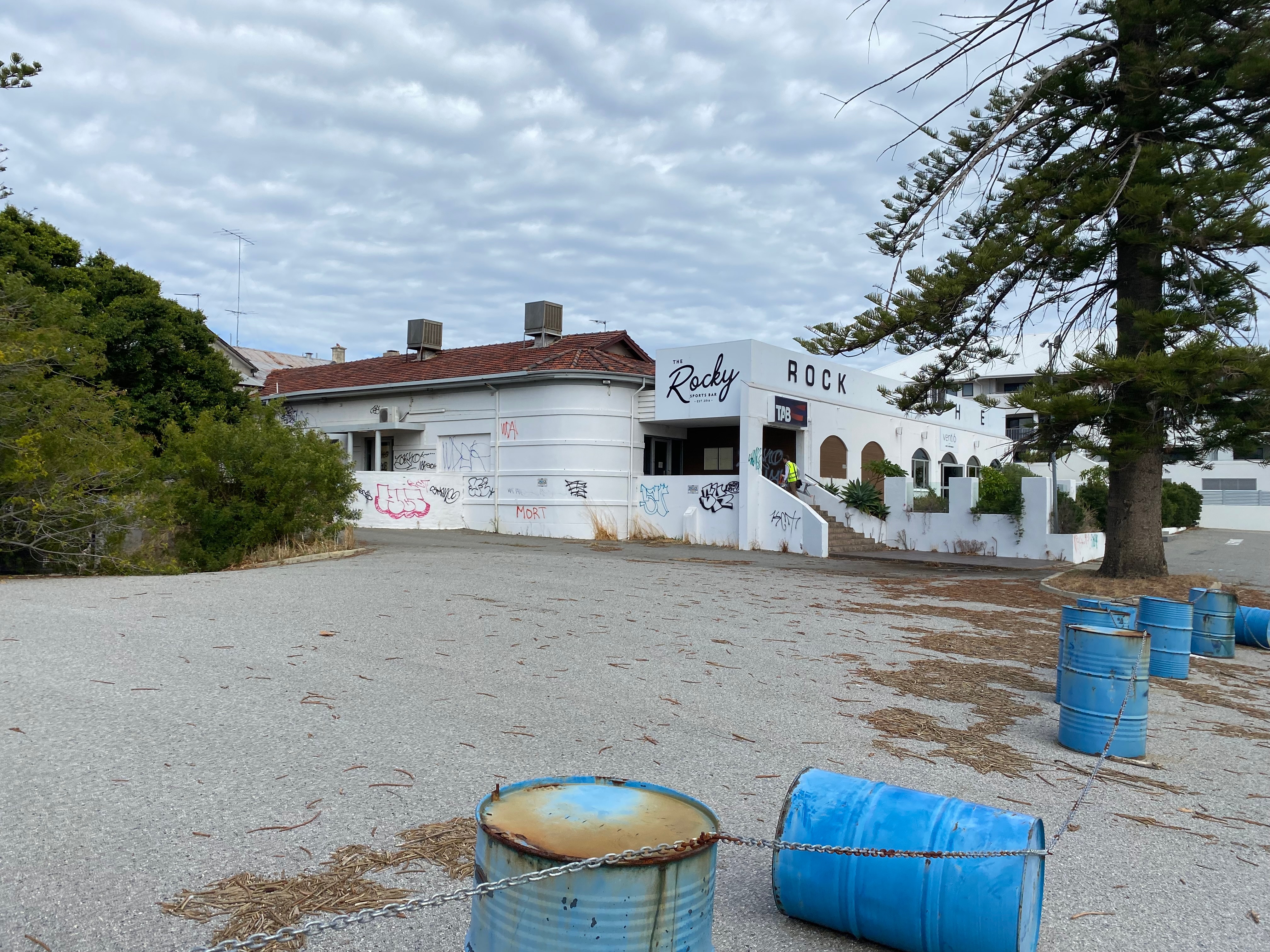 Plan to demolish historic Rockingham Hotel draws mixed response - ABC ...