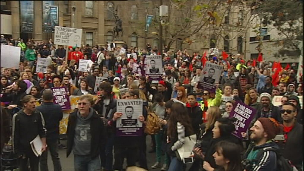 Students rally in Melbourne to protest against Federal Government's ...