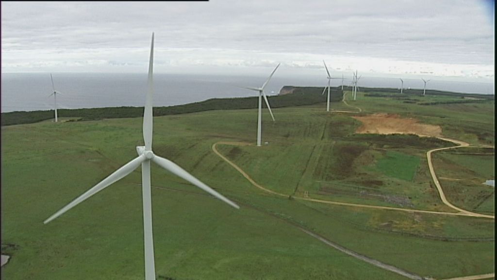 Victoria 'missing out' on wind farm investment - ABC News