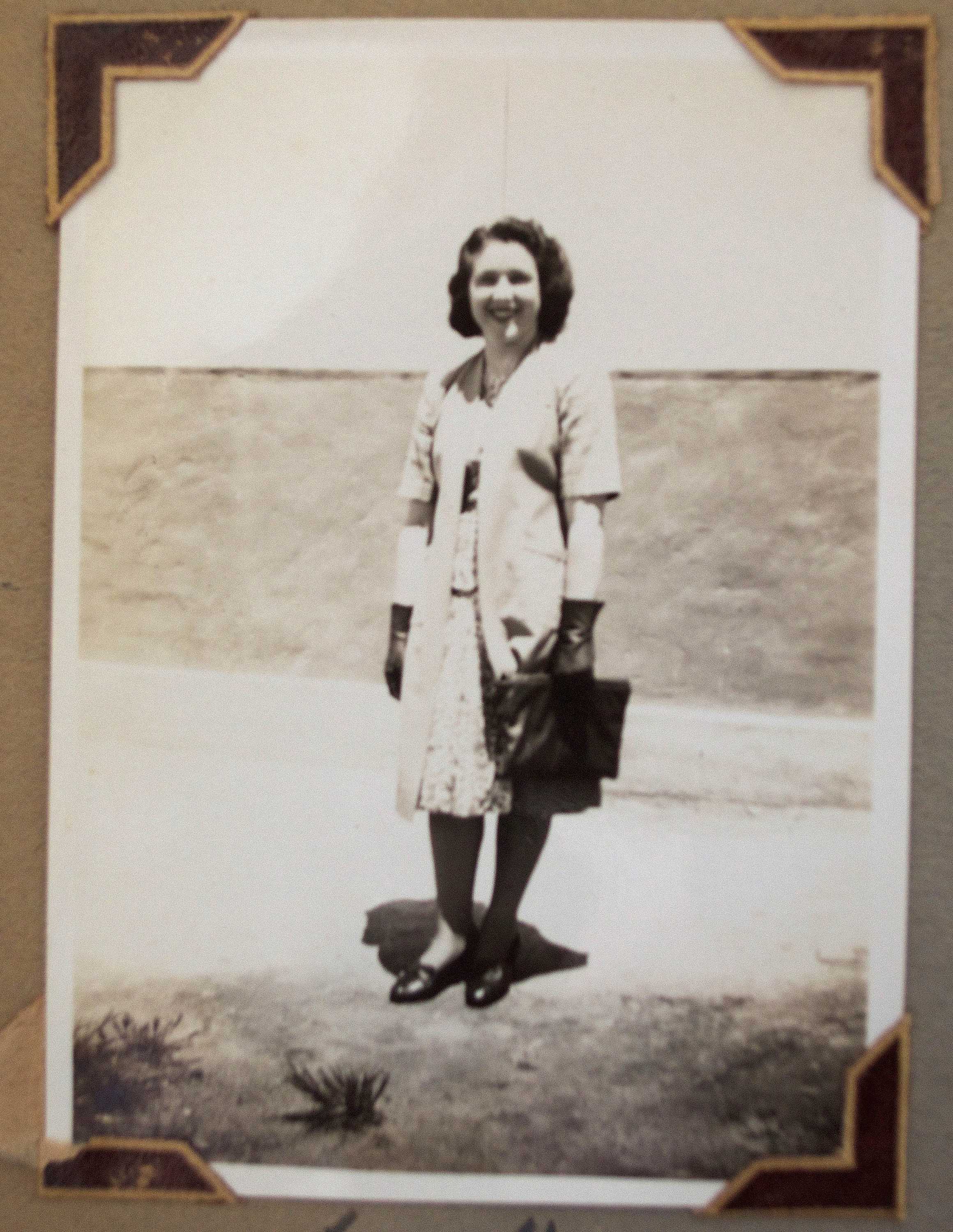 The art student and the lady in the photographs - ABC News