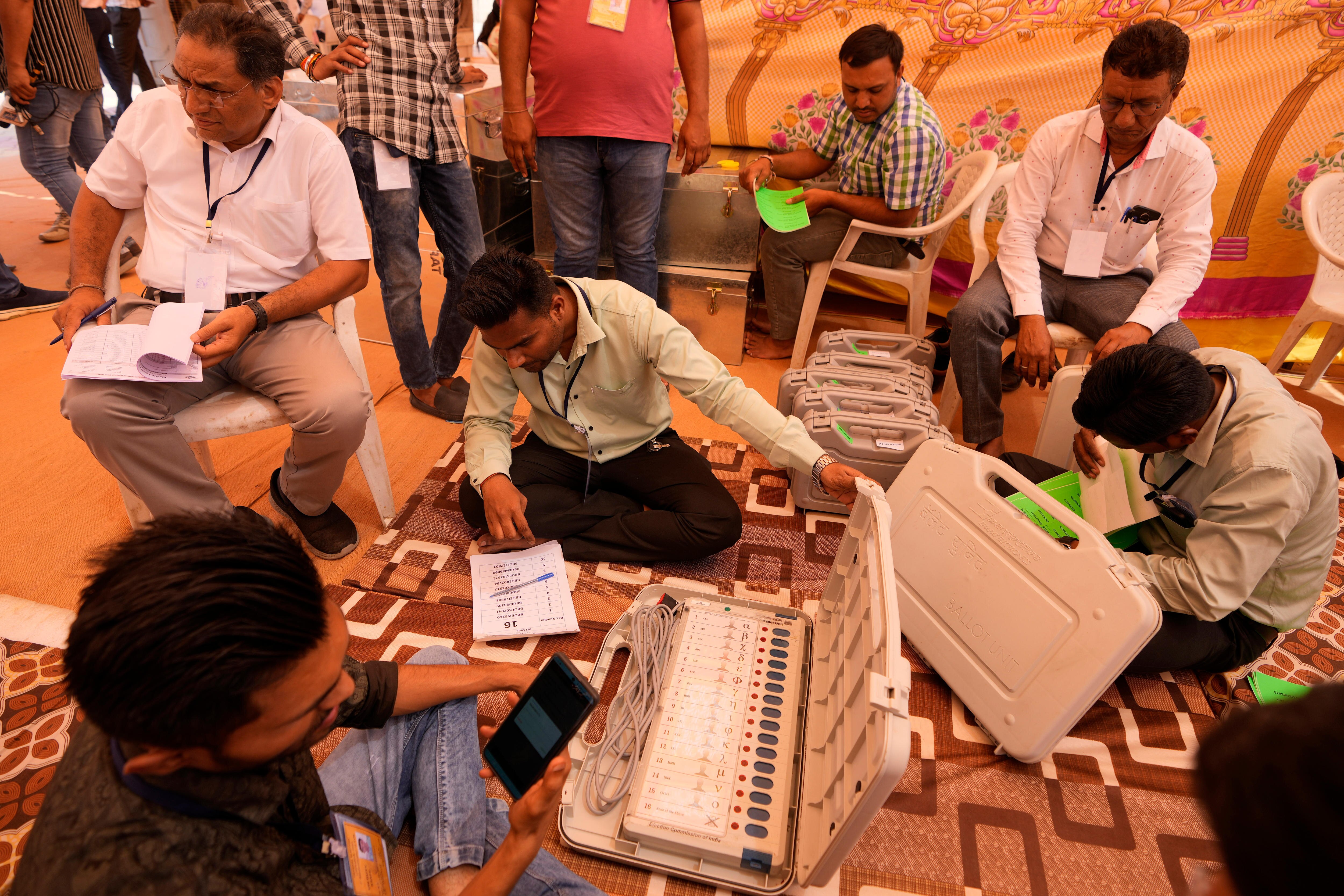 Across India in pictures: Elections in the world's biggest democracy ...