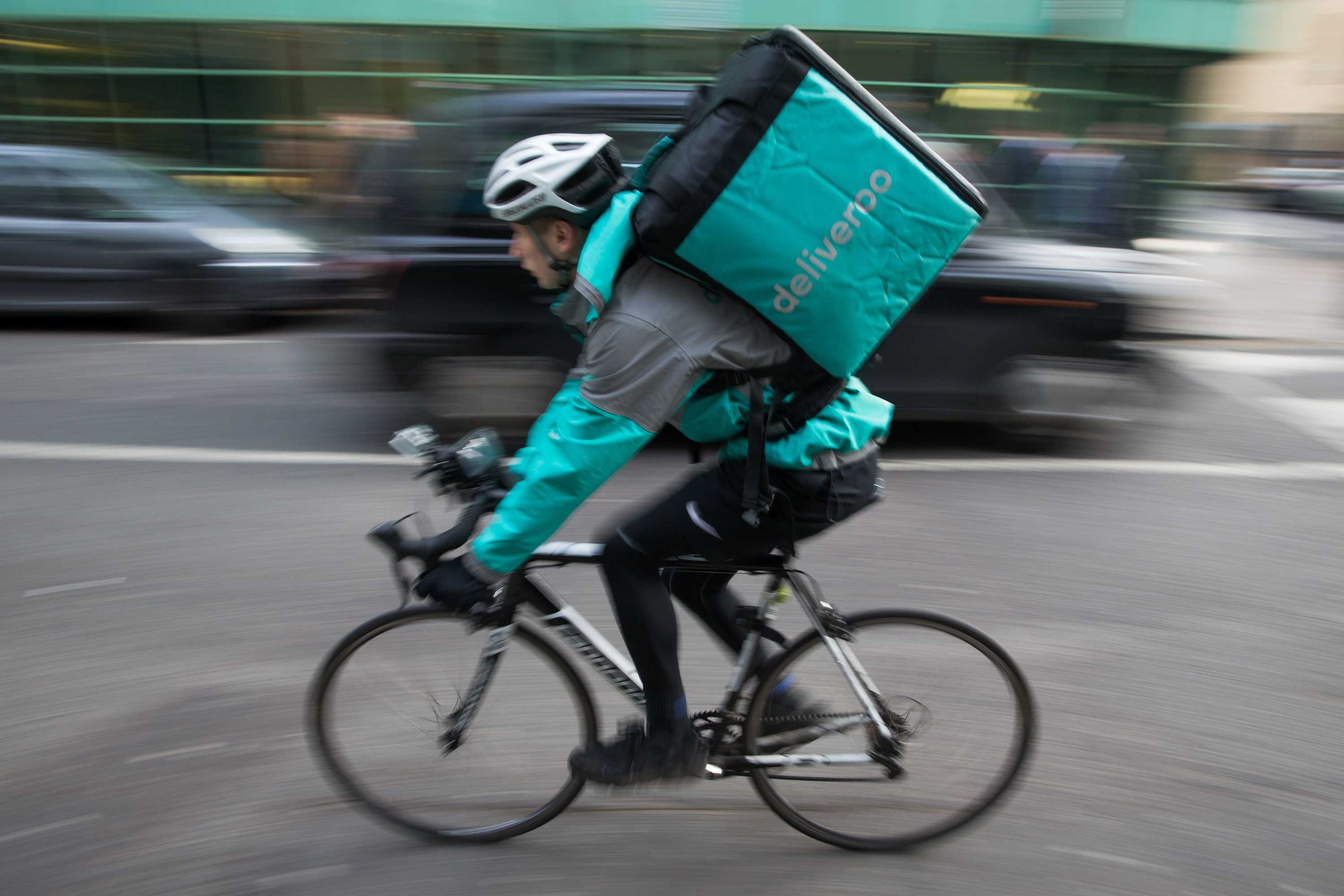 Deliveroo offers riders cash splash - ABC listen