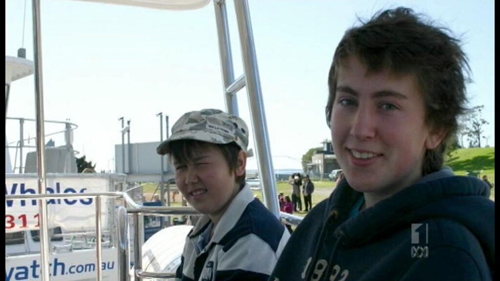 Violence outside court as Kelly accused charged - ABC News