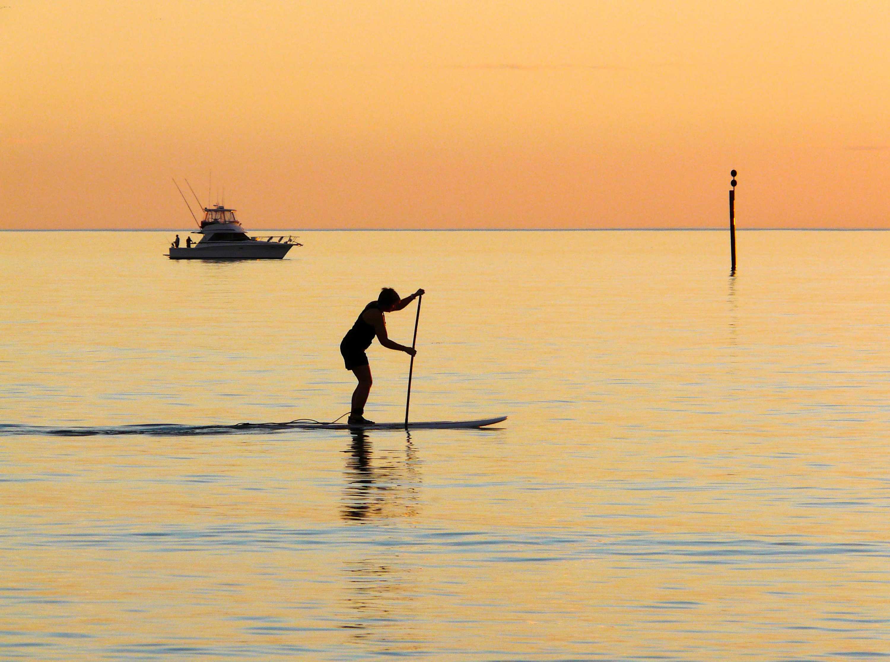 Seven people rescued from stand-up paddle boards in Carrum - ABC listen