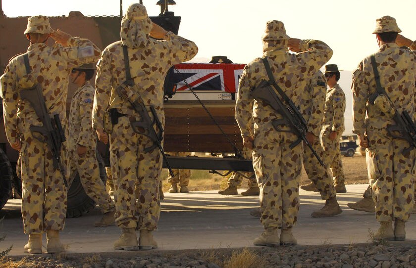 Soldier's body returns home - ABC News