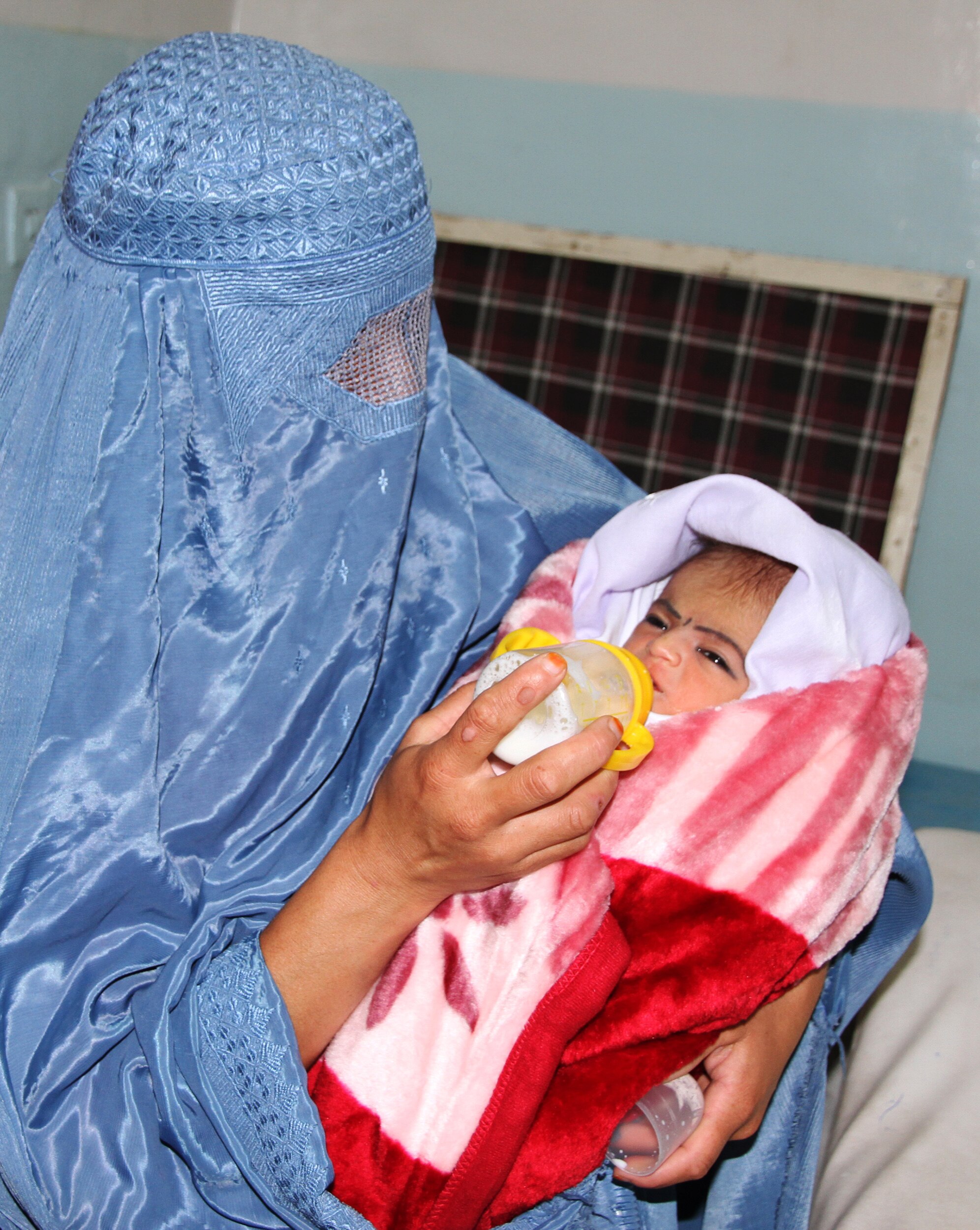 Afghan baby finds new home after troop rescue - ABC News